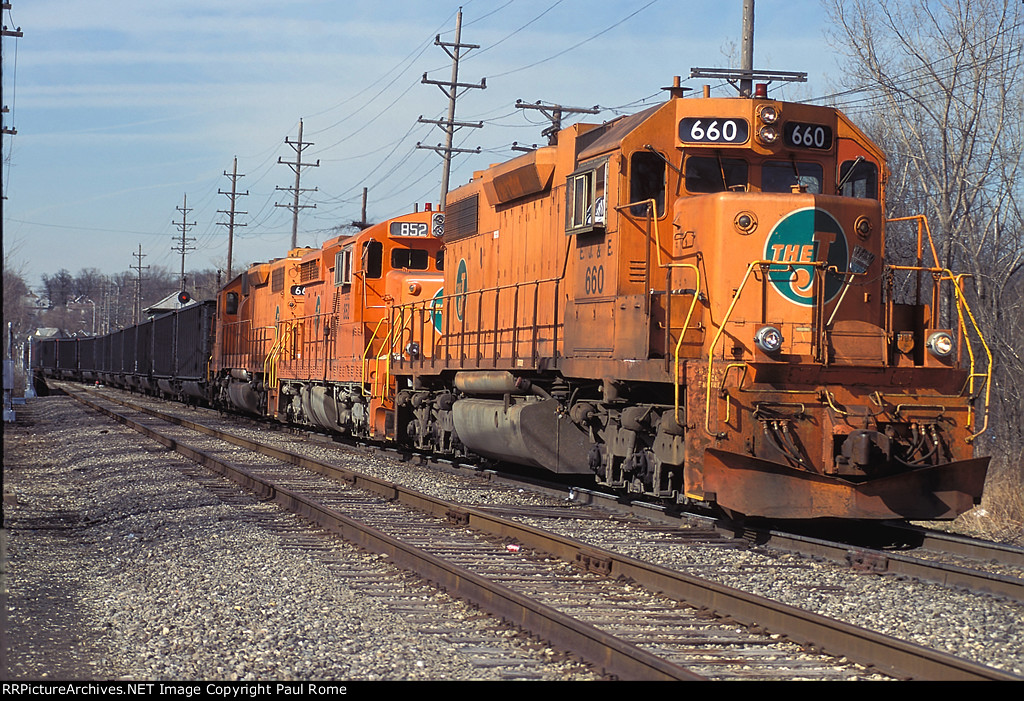 EJE 660, EMD SD38-2, passing Rock Island Tower